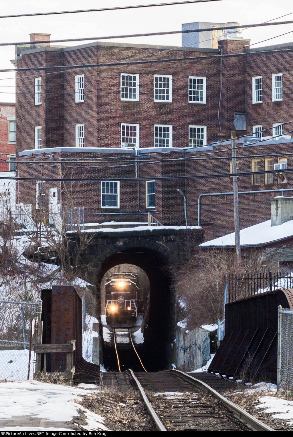 MEC 5936 approaching the south portal of the Bellows Falls Tunnel